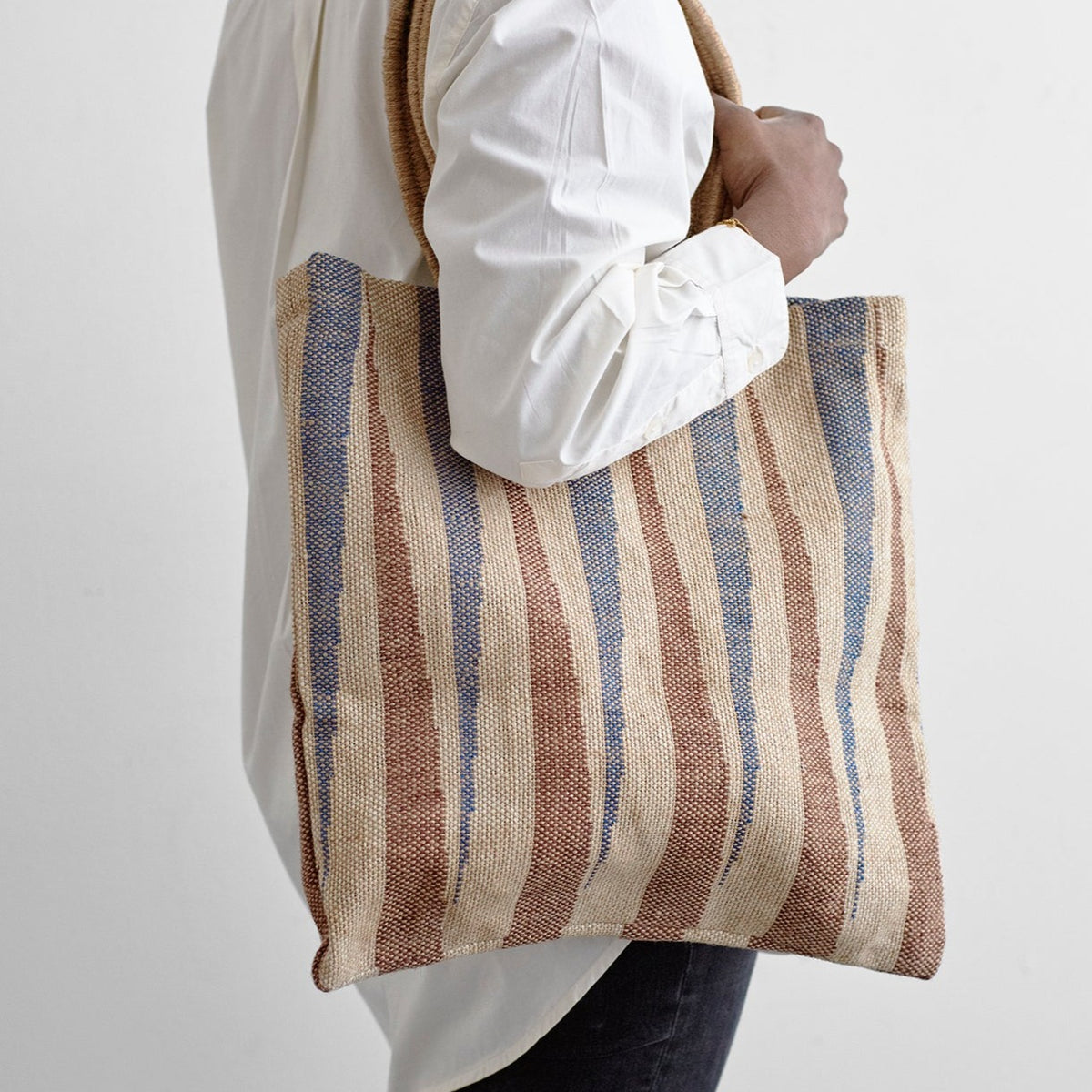 Shopper (brown-blue ikat jute)